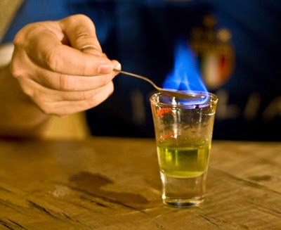 ABSINTO - CONHEÇA A BEBIDA E SUA HISTORIA - TECNOLOGIA E COZINHA