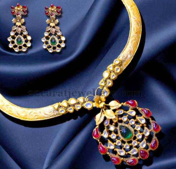 Classic choker with Stylish Locket - Jewellery Designs