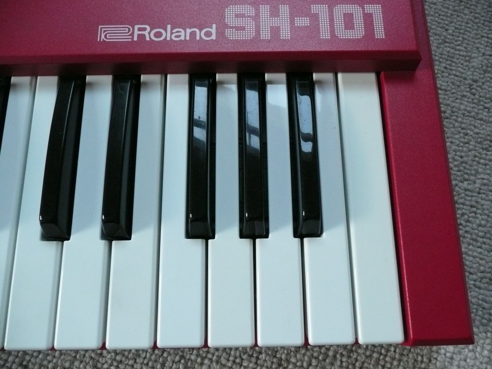 MATRIXSYNTH: Red ROLAND SH-101 VINTAGE SYNTHESIZER SN 351699