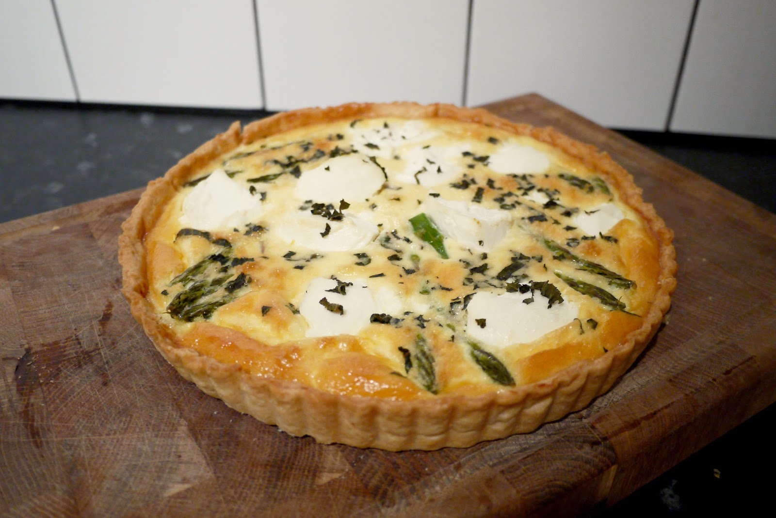 Monicas Cakes and Bakes: Asparagus, lemon & ricotta tart