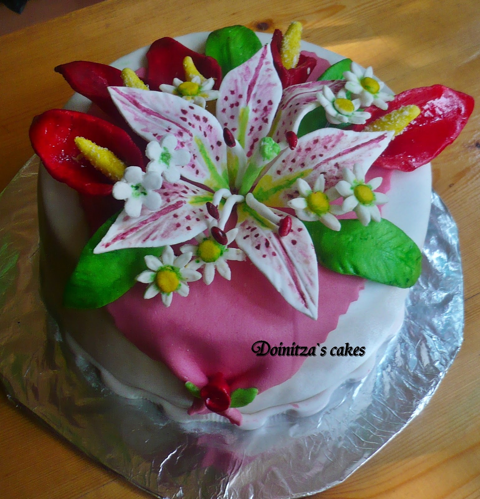 Tort cu flori de Arturium si Crin imperial | Doinitza`s cakes