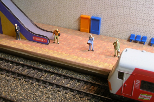 Cabin Layout: HO scale escalator