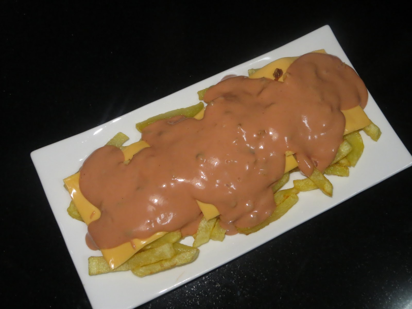 La cuchara en la maleta: ANIMAL STYLE FRIES (SALSA MIL ISLAS)