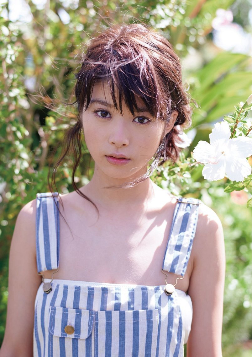 Nao Kanzaki and a few friends: Fumika Baba: "Iropopyo" photobook scans