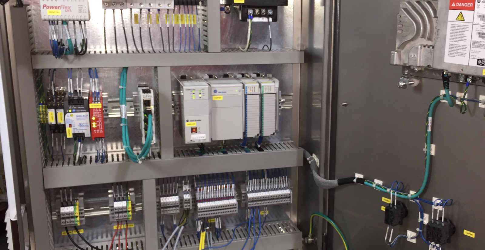 Diseño y ensamble de tableros de control.