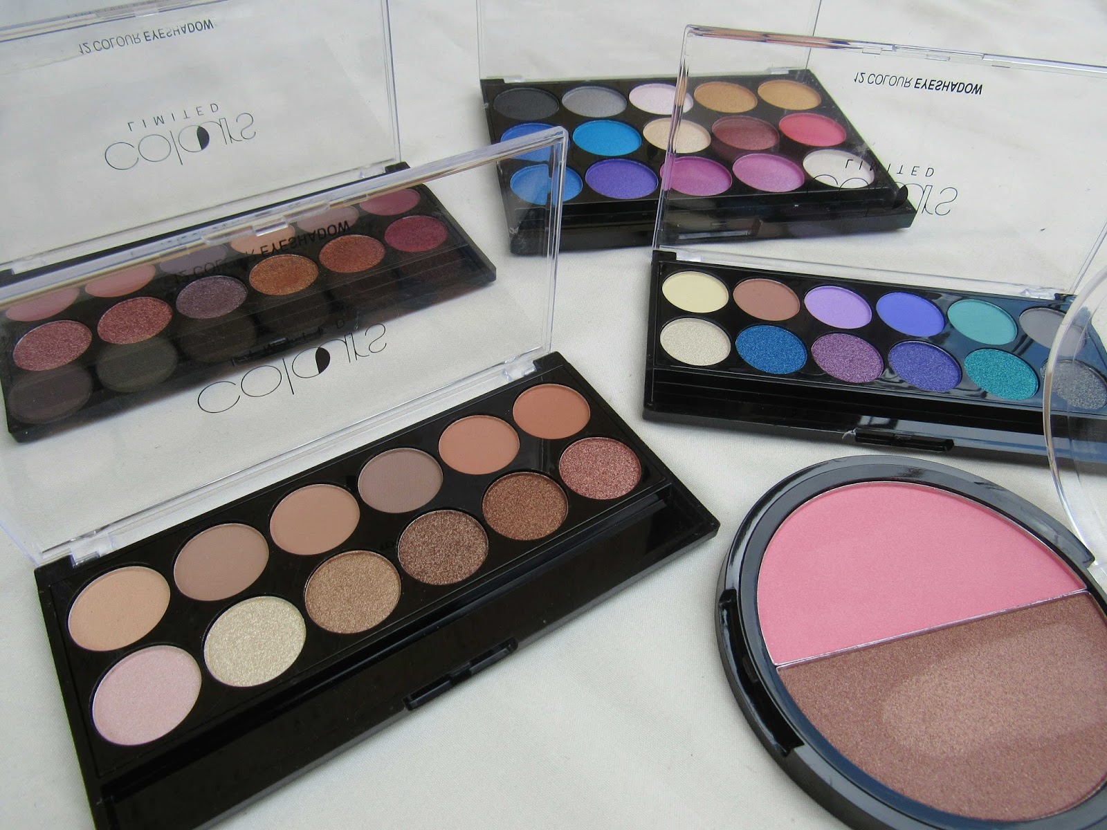 New In | Colours by Foschini Eyeshadow & Blush Set | In Out & Around Soweto