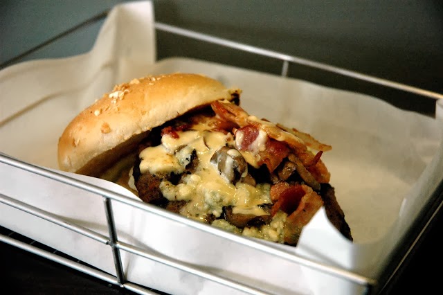 DUDE FOR FOOD: The Dude's Top Twelve List: Burger Round Up Part Three