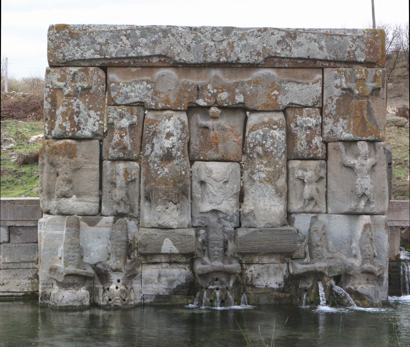 Tarih Fotoğrafları: EFLATUN PINAR HİTİT ANITI