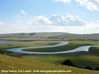 VUDEEVUDEE'S GEOGRAPHY BLOG: MIDDLE COURSE OF THE RIVER