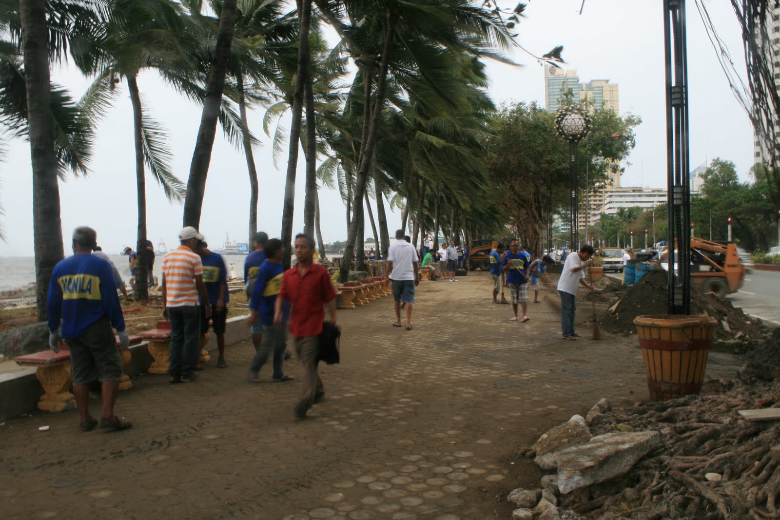 Chronicles of a Traveller: Baywalk (Manila Bay) after typhoon Pedring