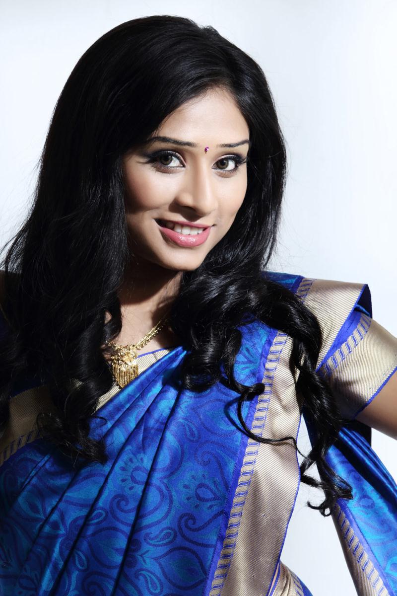 Actress Laya New Photo Shoot in Half Saree Photos |Tamil Cinema News ...