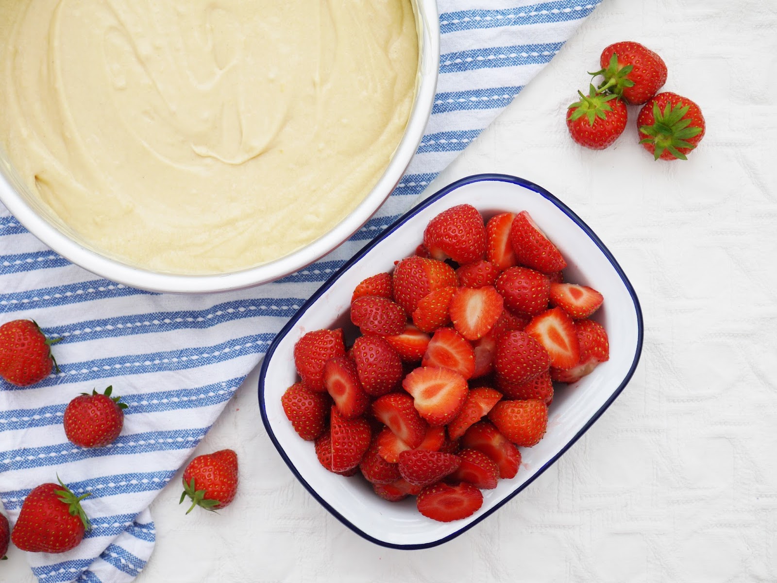 This Muslim Girl Bakes: Strawberry Cake.