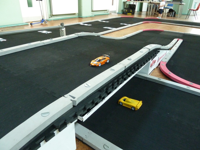 KYOSHOSAN: West London Mini-Z Racers CrossoverTrack