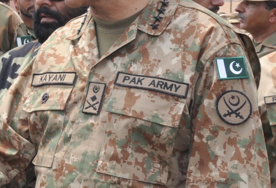 Pakistan Army Fans: Gen Kayani Wearing New Uniform of Pakistan Army