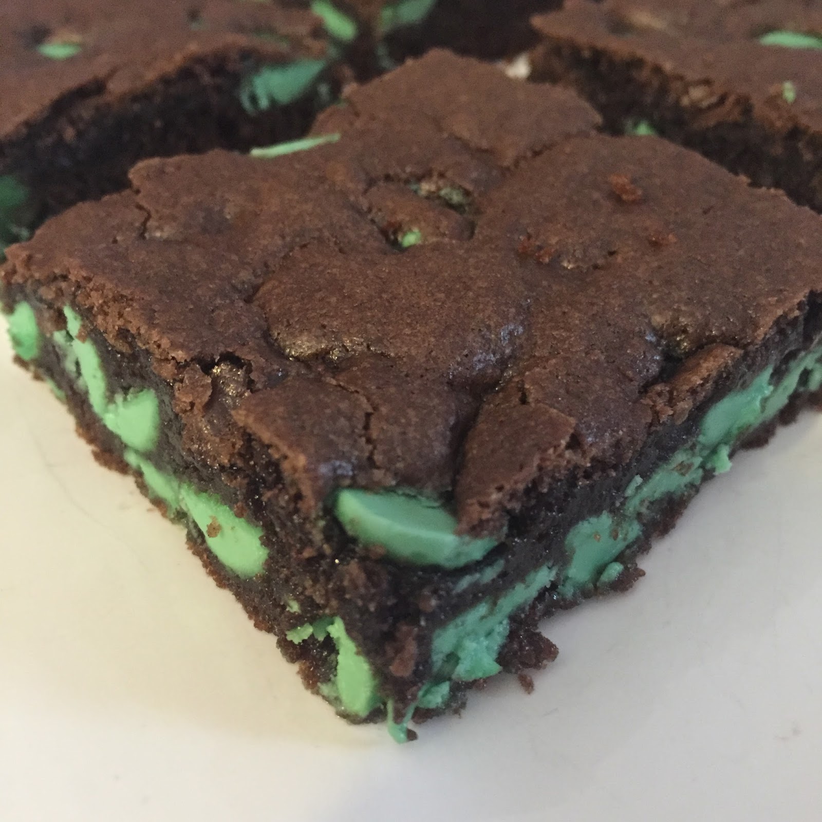 LIFE is better in PINK: 12 Days of Christmas: Chocolate Mint Chip Bars
