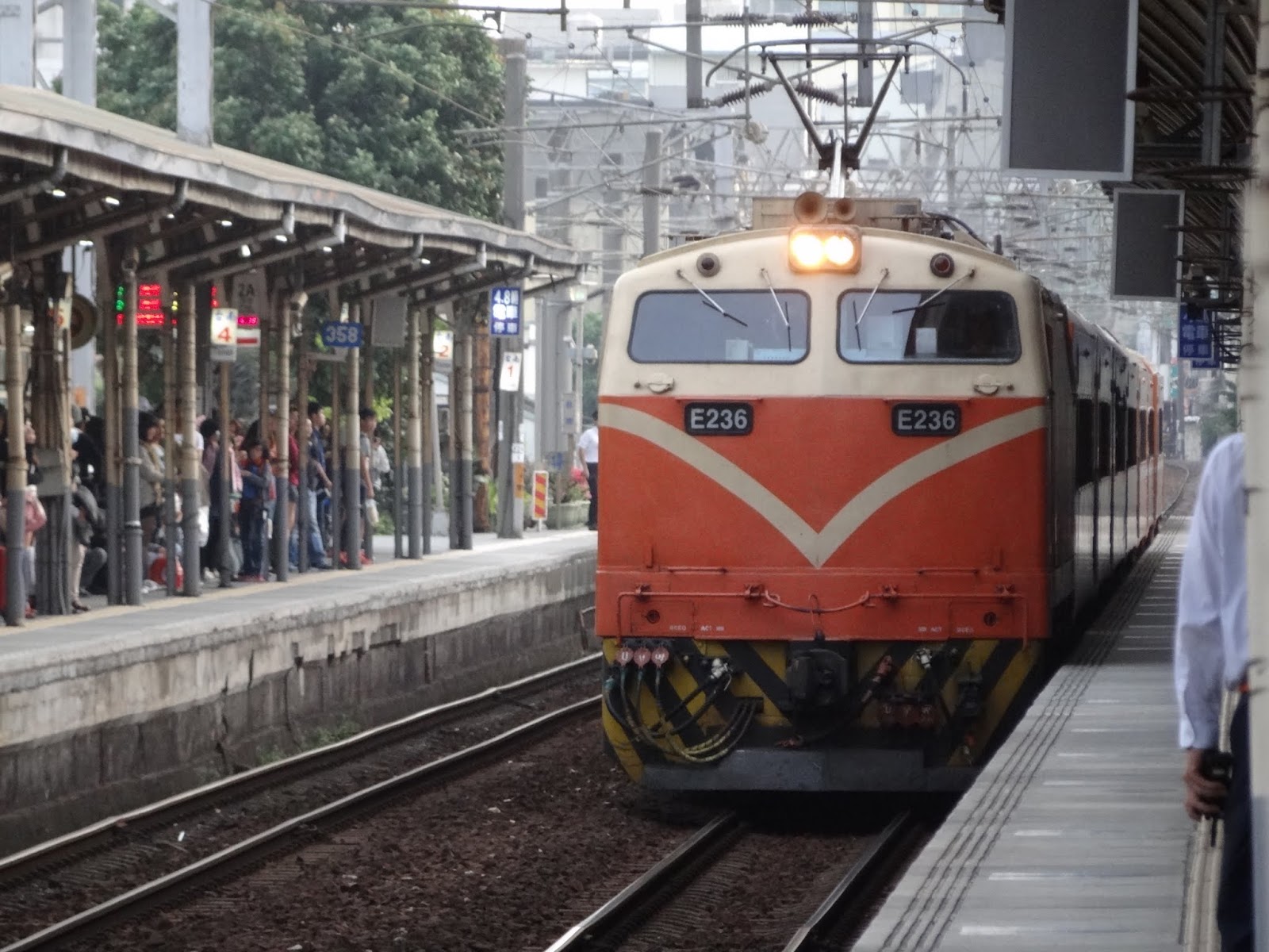 Blair's 鐵道攝影: E236電力機車 / TRA E236 Electric locomotive
