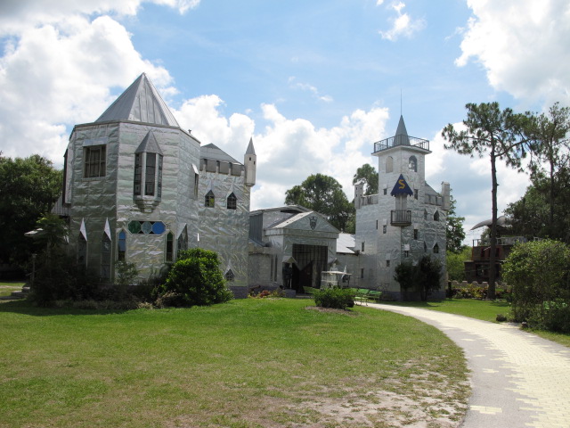 American Weirdness: American Royalty: Solomon's Castle, Ona, FL