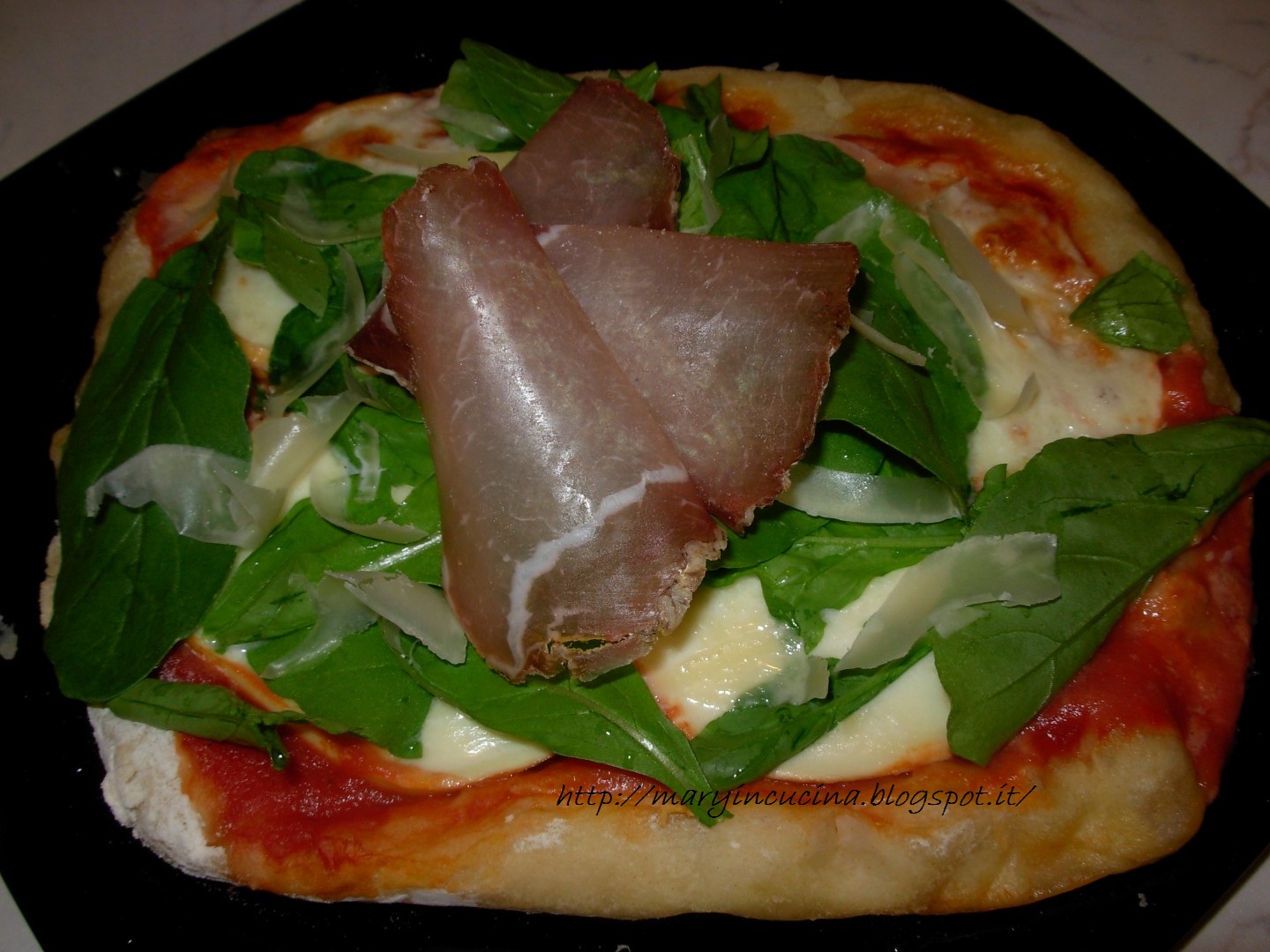 Pizza tricolore da Mary in cucina su Akkiapparicette