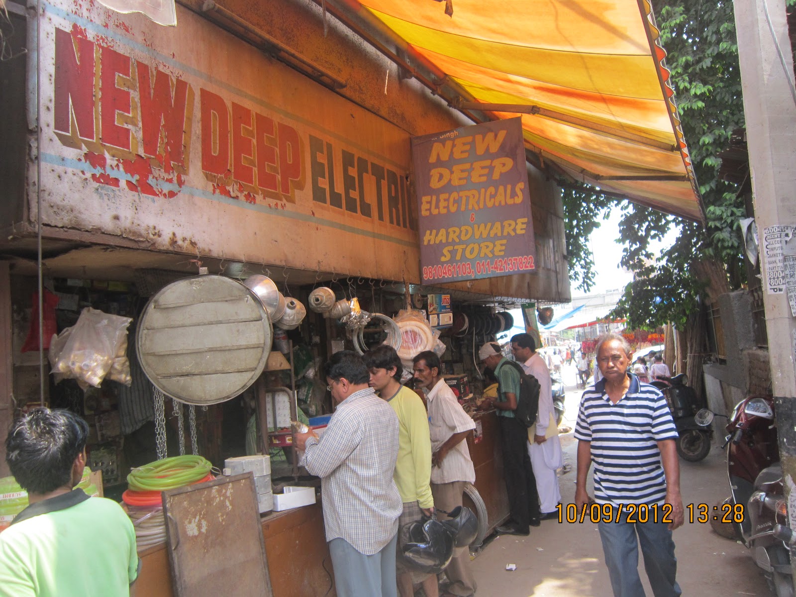 Tilak Nagar : S D Mandir Market: Delhi: September 2012