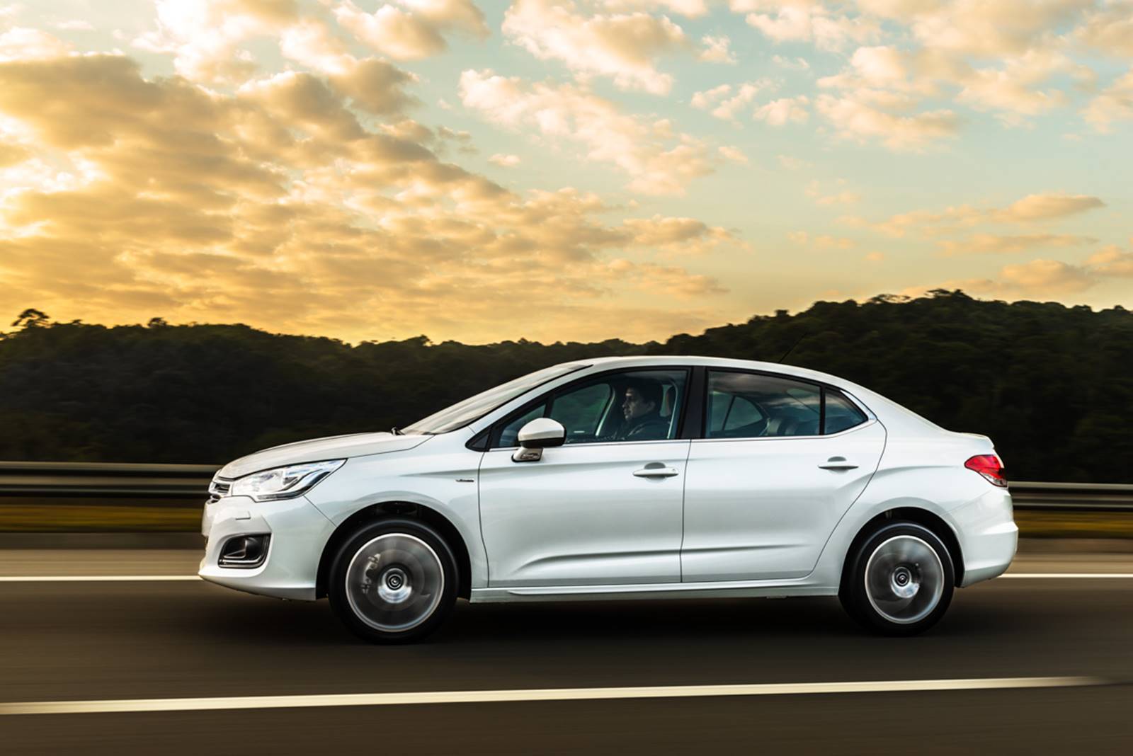 Citroen C4 Lounge 2017: preços, consumo e desempenho