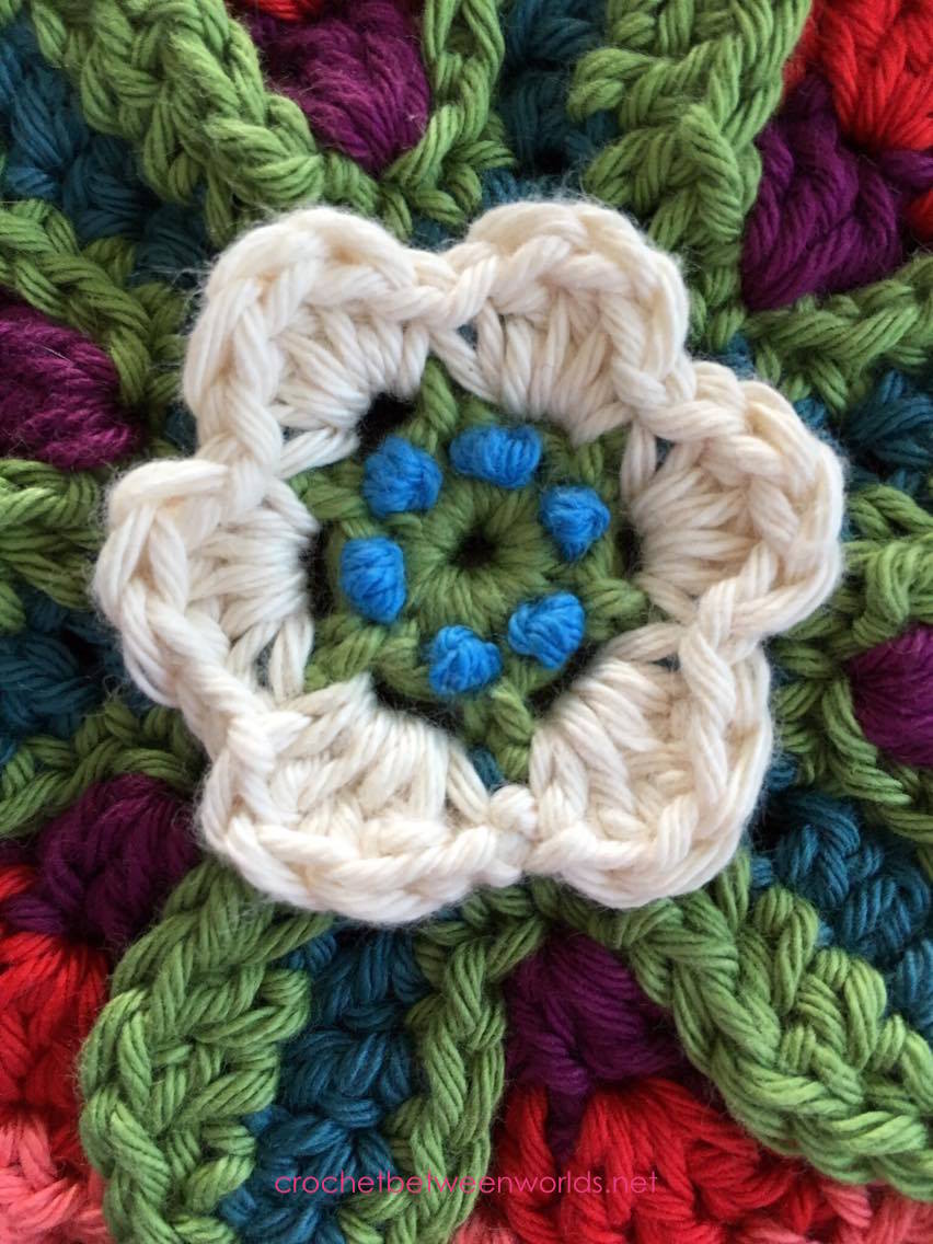 Crochet between worlds: Frida's Flowers CAL - Block 7 - Frida's Bouquet