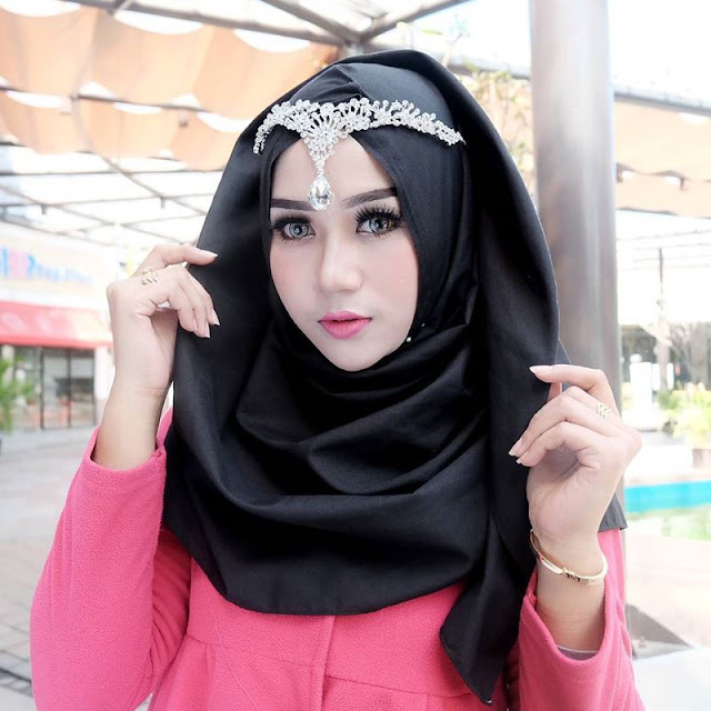 Poppy Indrawati Safitri Guru SD yang Cantik - Pixie