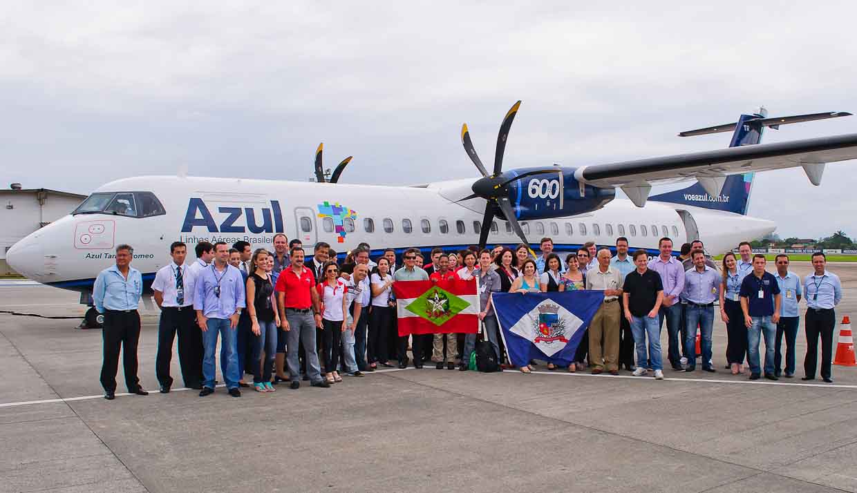 Azul Linhas Aéreas faz voo panorâmico em Joinville e Maringá para ...