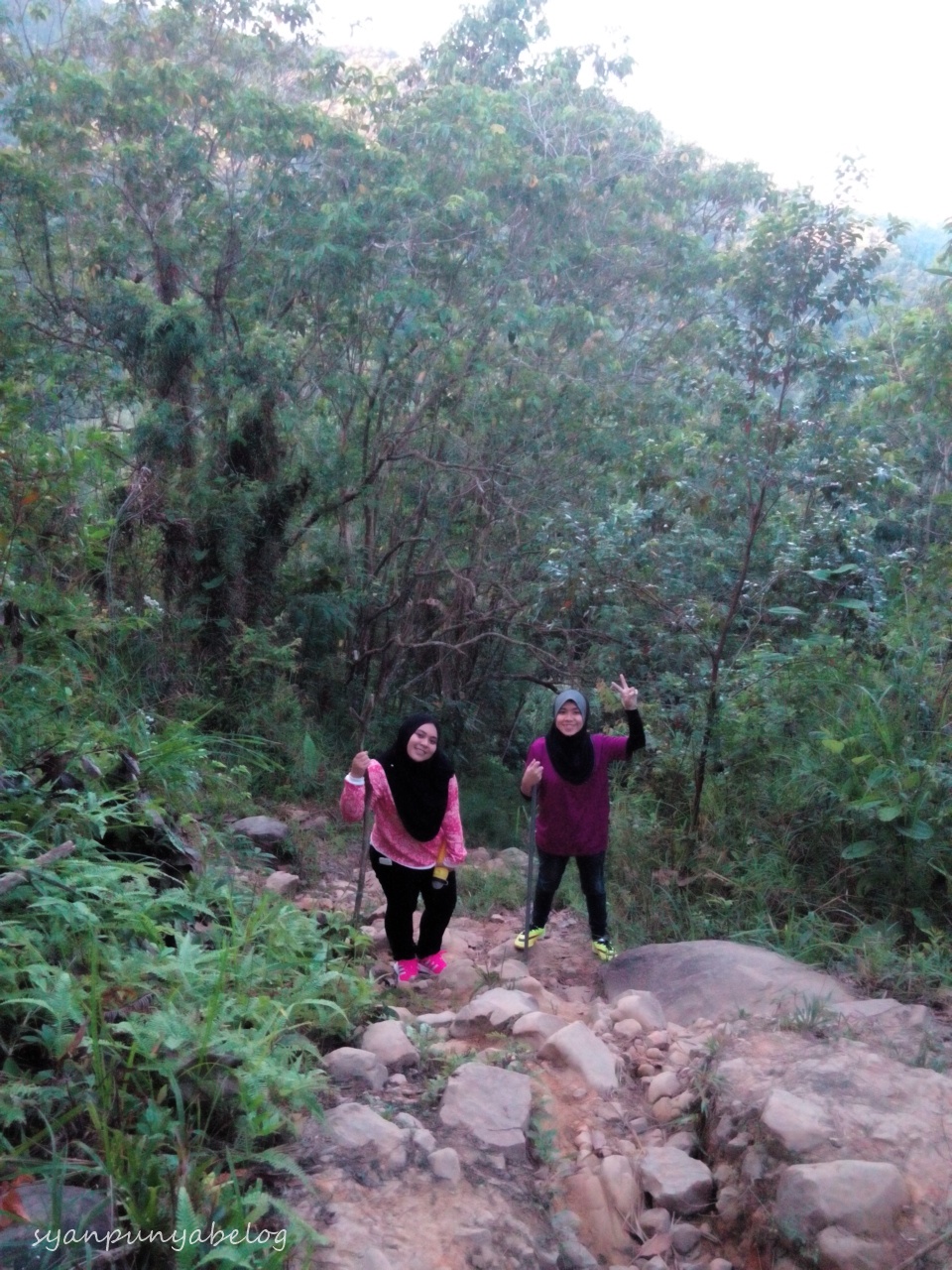 SyanPunyaBelog: My first hiking experience : Bukit Perahu Tamparuli