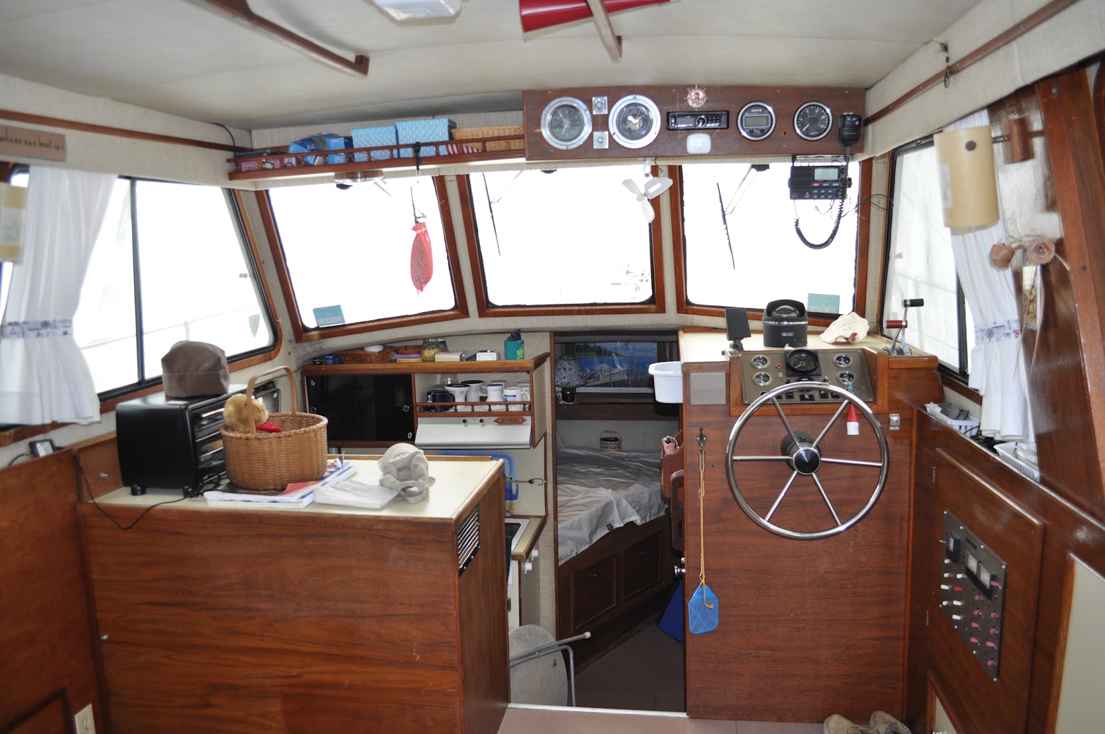 JoyRide82: Campion Adventurer - 30 ft Sedan Trawler with Flybridge
