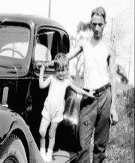 JAMES DEAN: CON SUS PADRES. WITH YOUR PARENTS