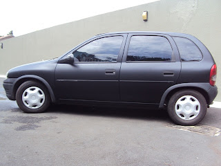 CIA DO BANNER : ENVELOPAMENTO DE VEÍCULO CORSA HATCH EM ADESIVO PRETO ...