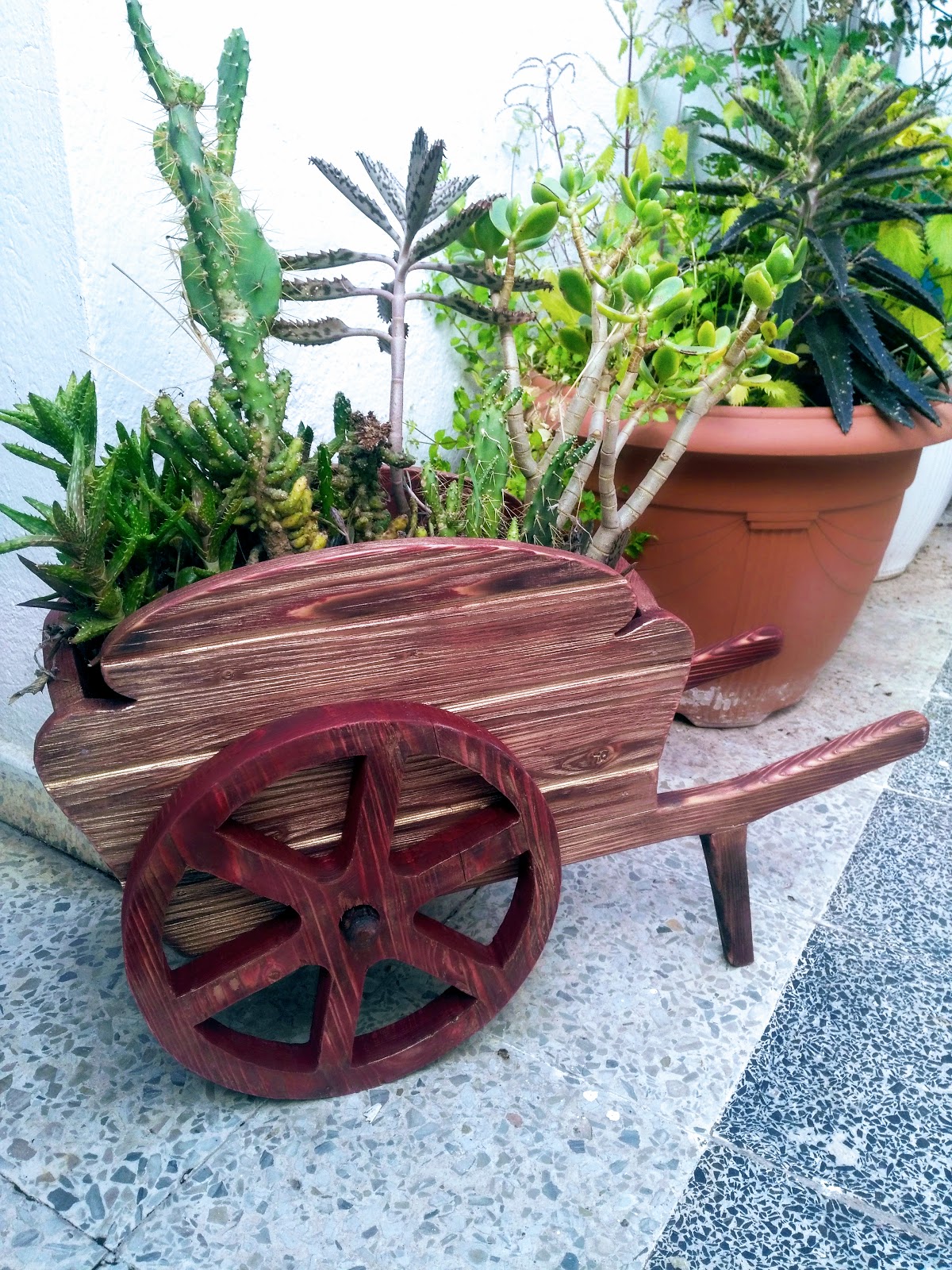 Jolie Charrette en bois Tunisie indispensable à votre déco intérieure ...