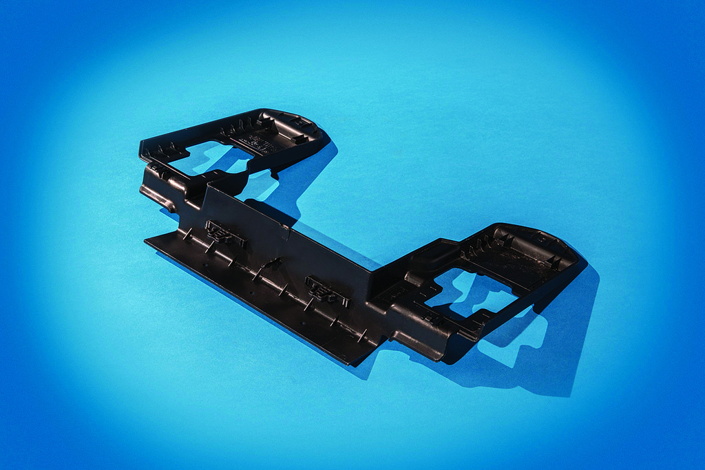 Plastics Car Blog: Winged Spring Clip with 4 Way Locator