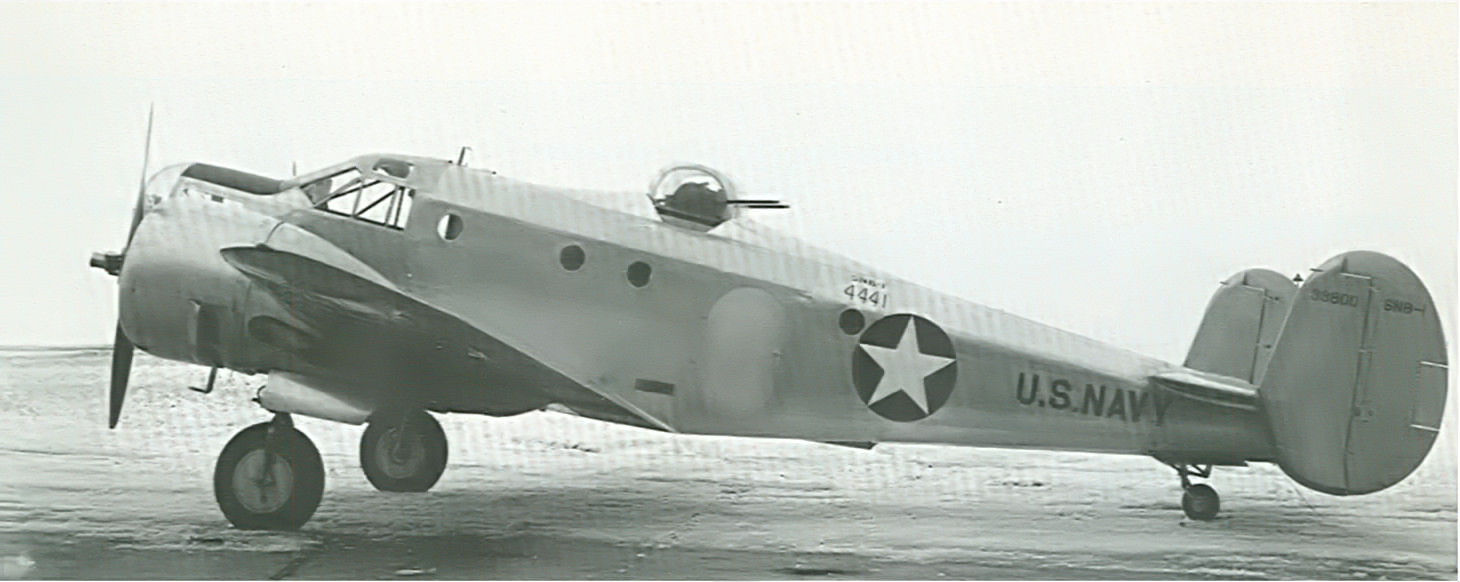 Le Beechcraft Model 18.