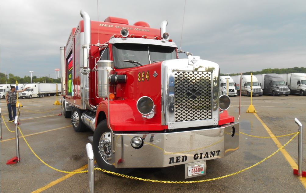 roadtrip chris arbon: World's Longest Semi-Tractor.
