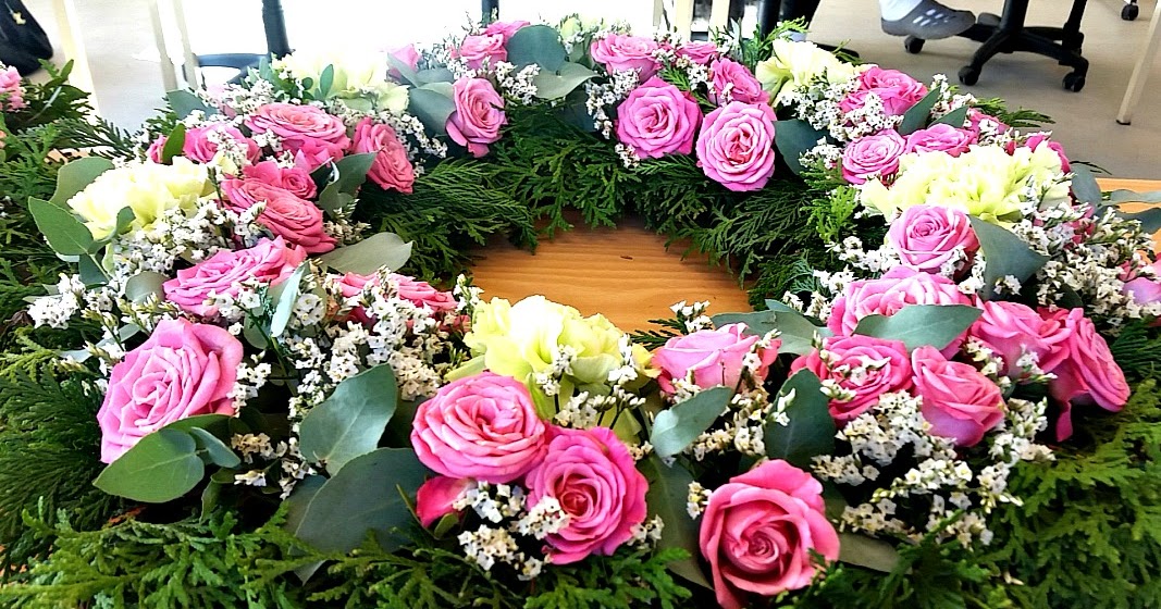 Corneliasinfagblogg: Dekorativ krans med oasis