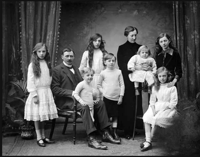 Creative Nonfiction: A Sweet 1900s Family