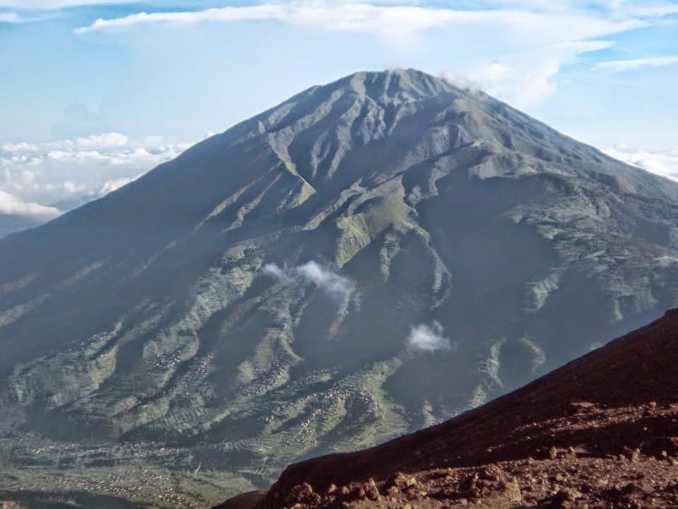 Indahnya Alam Di Puncak Gunung Merbabu - PLH Indonesia