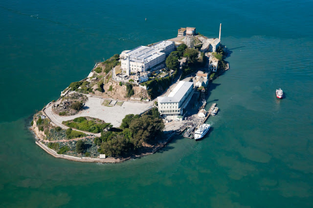 La historia de Alcatraz ~ Prisiones en las Islas