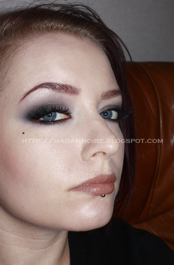 Madam Noire Makeup Studio: Classic black smokey eye