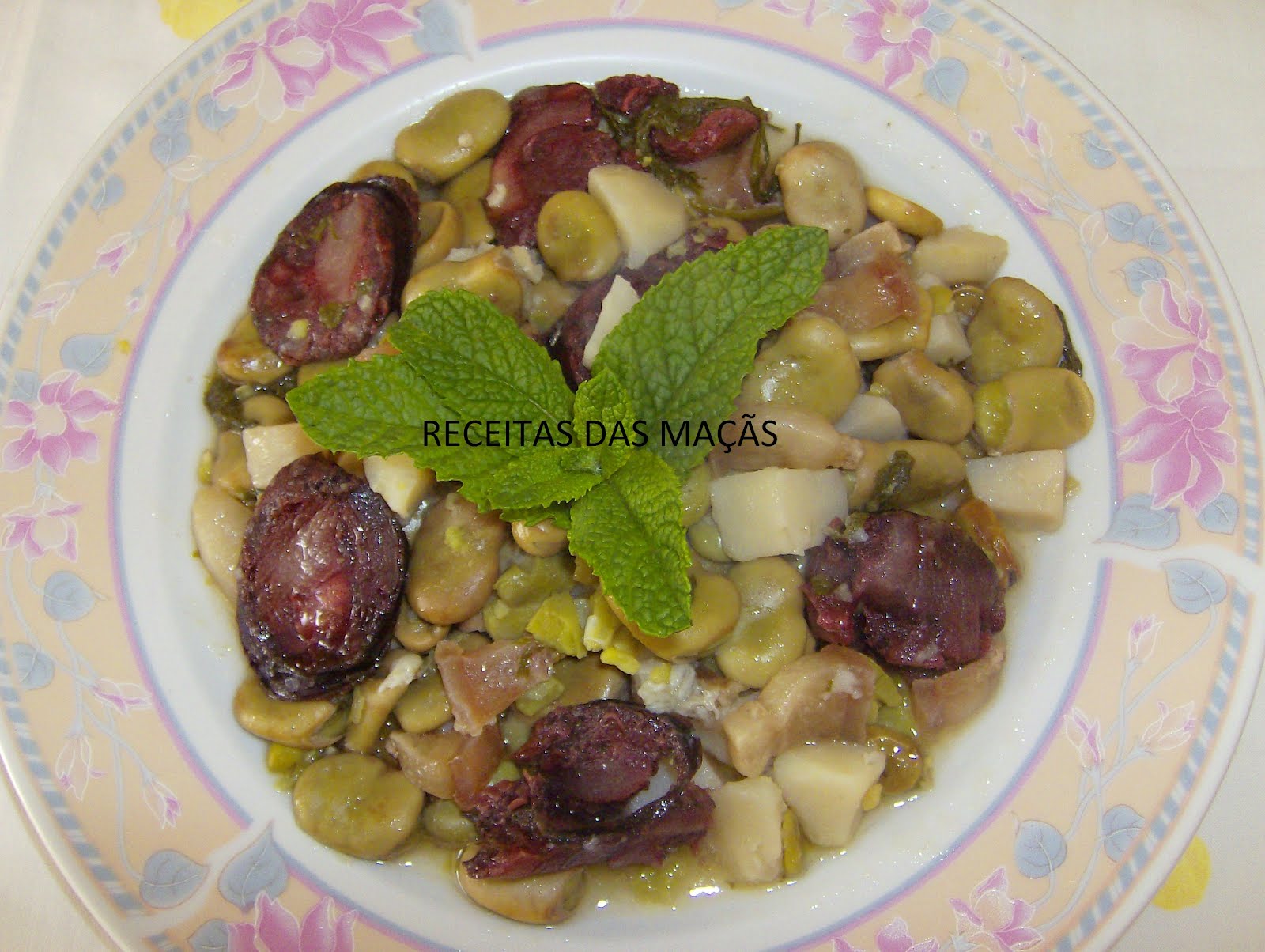 Receitas das Maçãs: Favas com chouriço