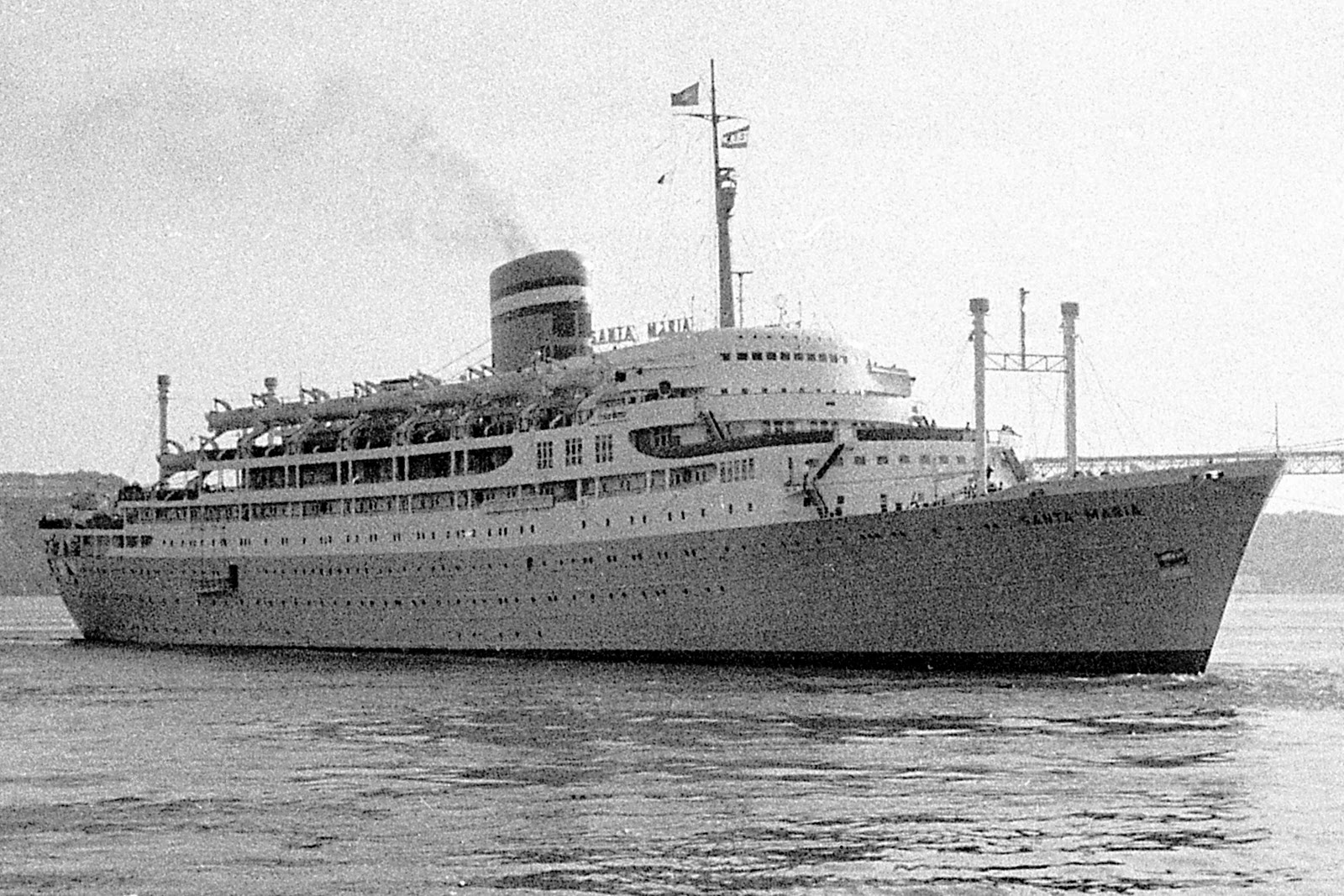 SHIPS & THE SEA - BLOGUE dos NAVIOS e do MAR: OLHA O SANTA MARIA!!!