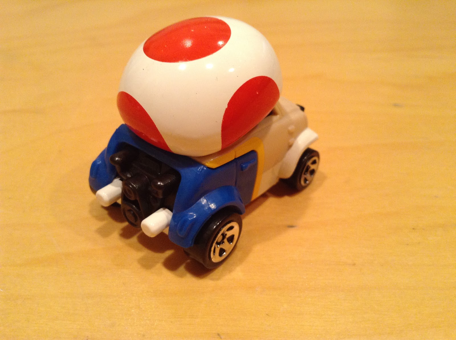 JULIAN'S HOT WHEELS BLOG: Toad (2016 Super Mario Character Car)