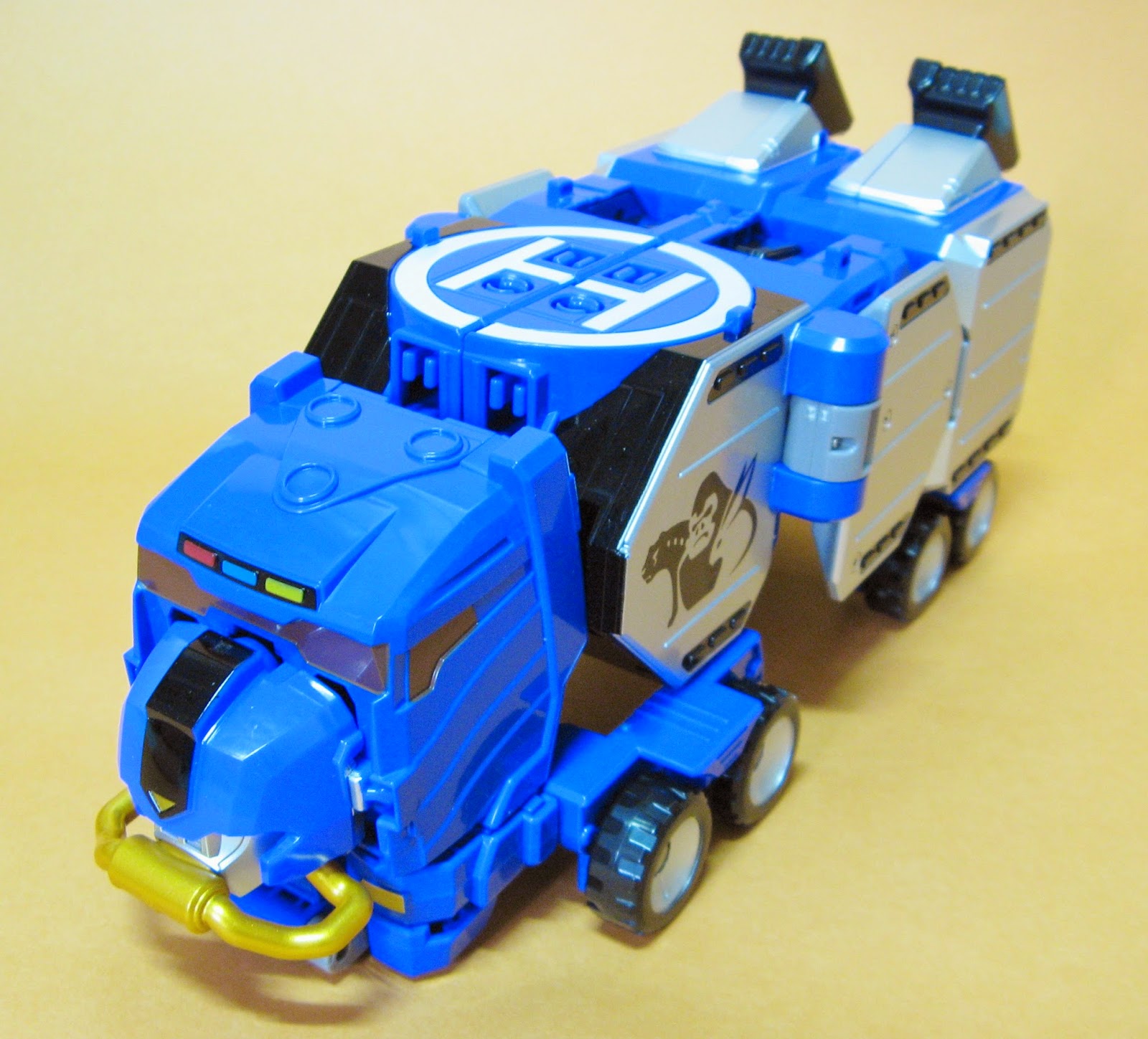 特命戰隊GO BUSTERS特命者DX GT-02 GORILLA & RH-03 RABBIT金剛戰車和獵兔直升機