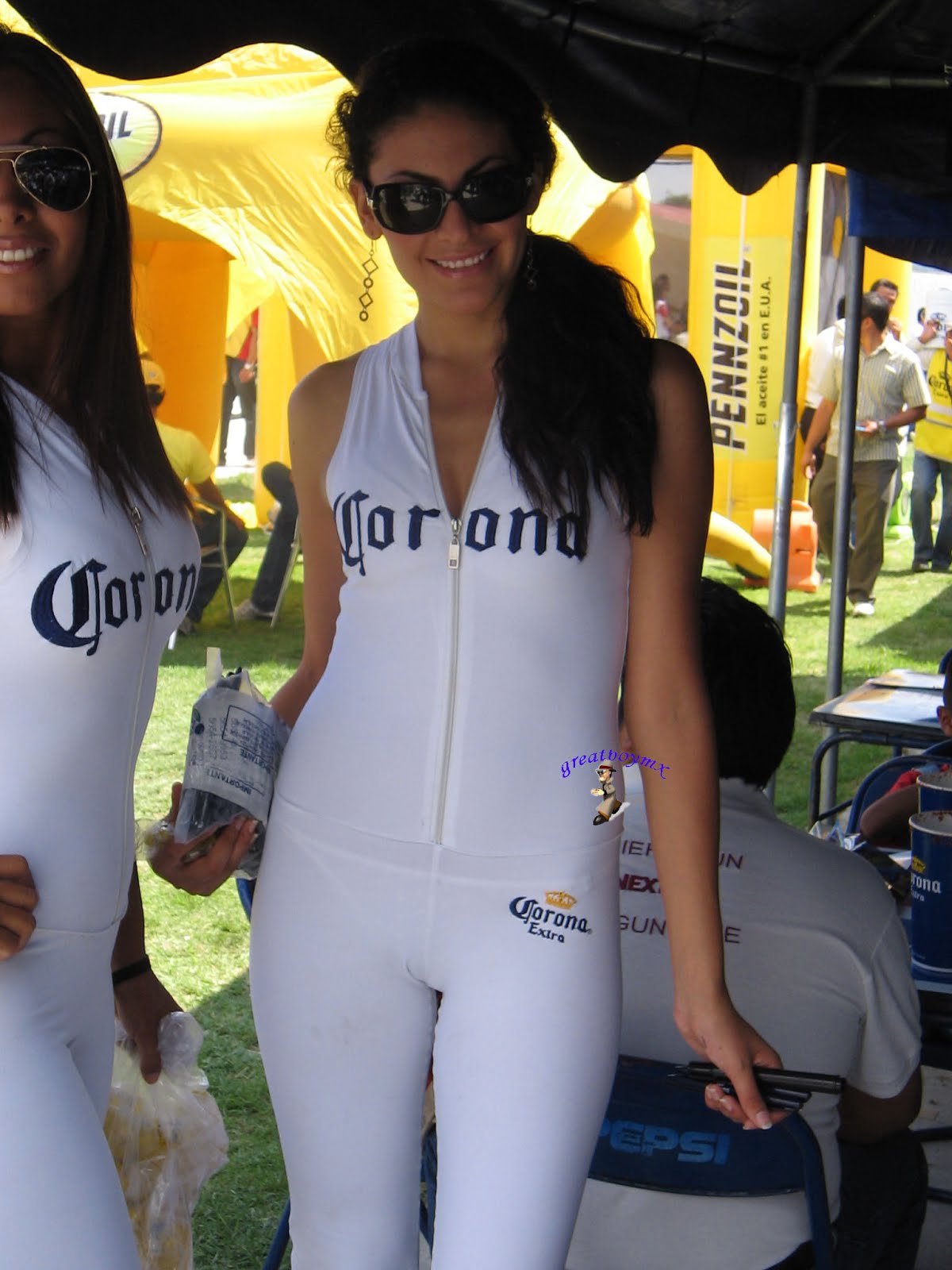 Promotoras mexicanas corona sexis | Mujeres bellas en la calle