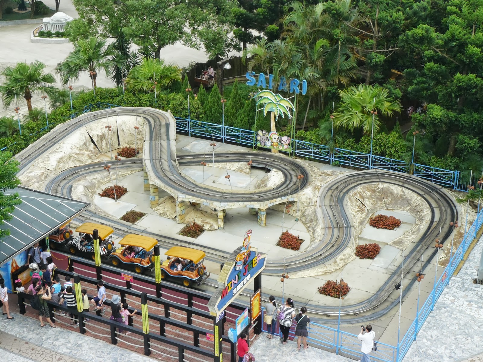 Chaos and Kanji: The Mini World: Window on China Theme Park in Taiwan