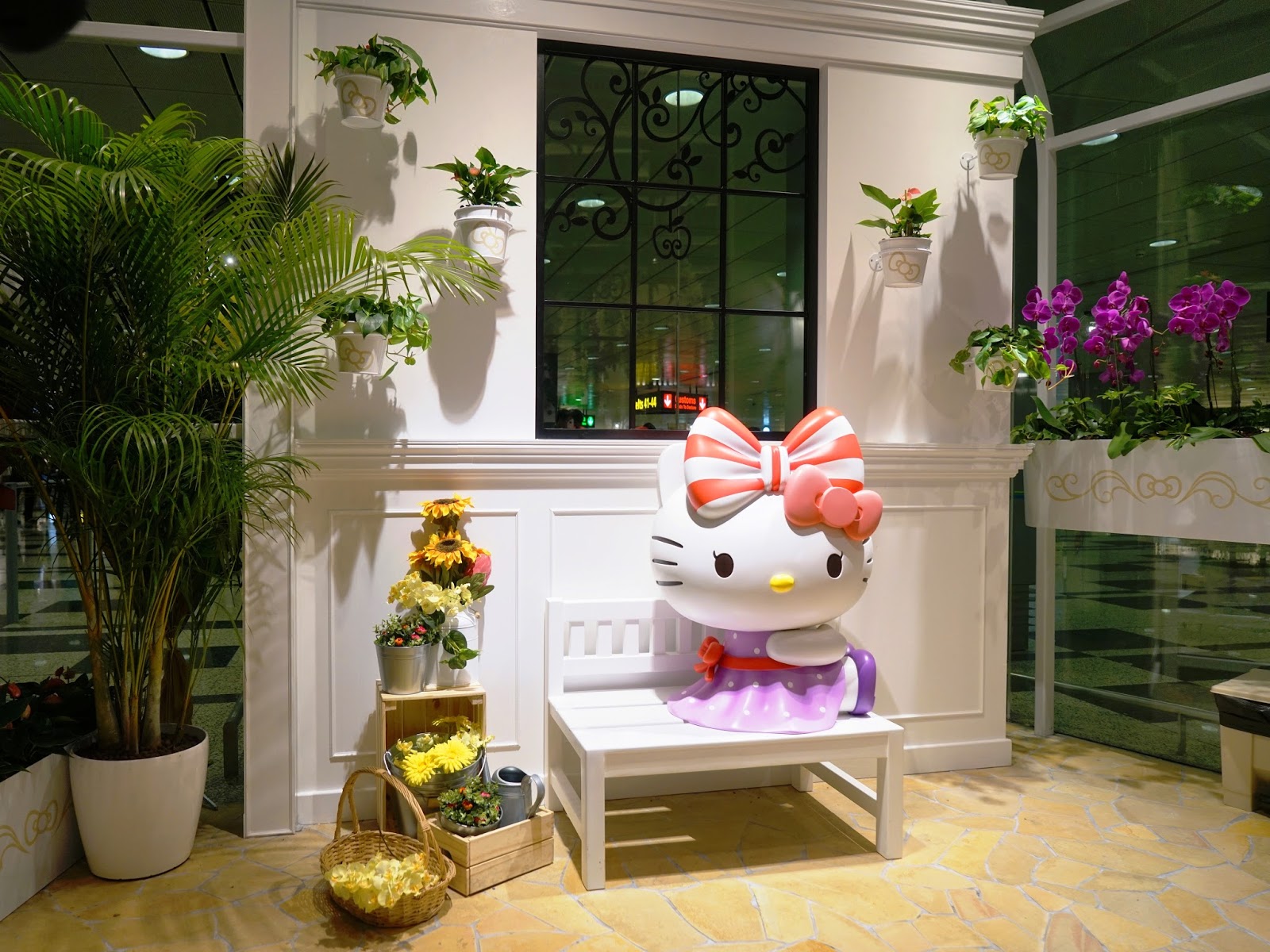 PinkyPiggu: Hello Kitty Orchid Garden Singapore Café Lands At Changi ...