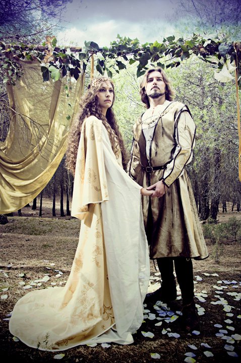 Medieval Bride: Amasing Medieval Photoshoot from El Costurero Real
