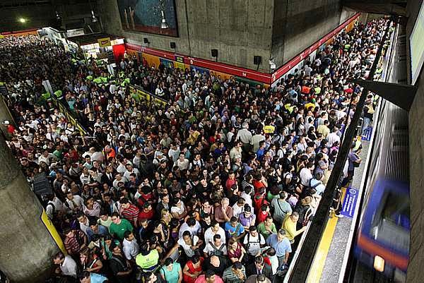 Porque dar encoxada e ser encoxado só são bons quando consensuais ...