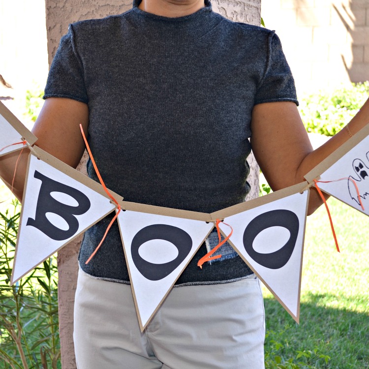 Keeping Things Simple...: DIY Halloween banner BOO